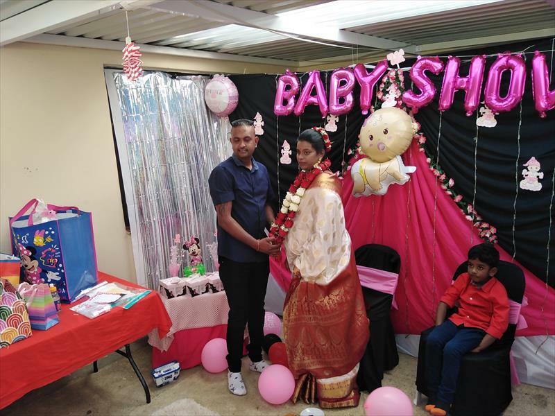 Valaikappu ceremony for expectant mom | South Coast Herald