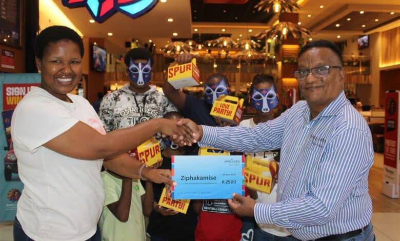 Shoppers enjoy Shelly Centre's Easter offerings | South Coast Herald