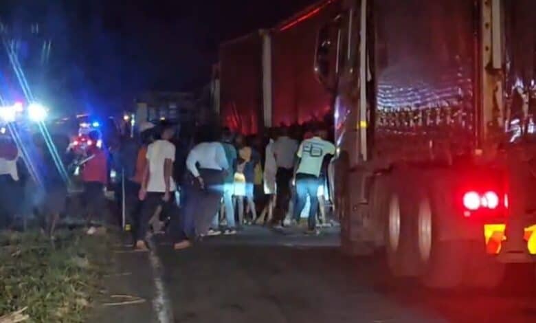 UPDATE: Guards injured as looters swarm Hibberdene heist scene [WATCH ...