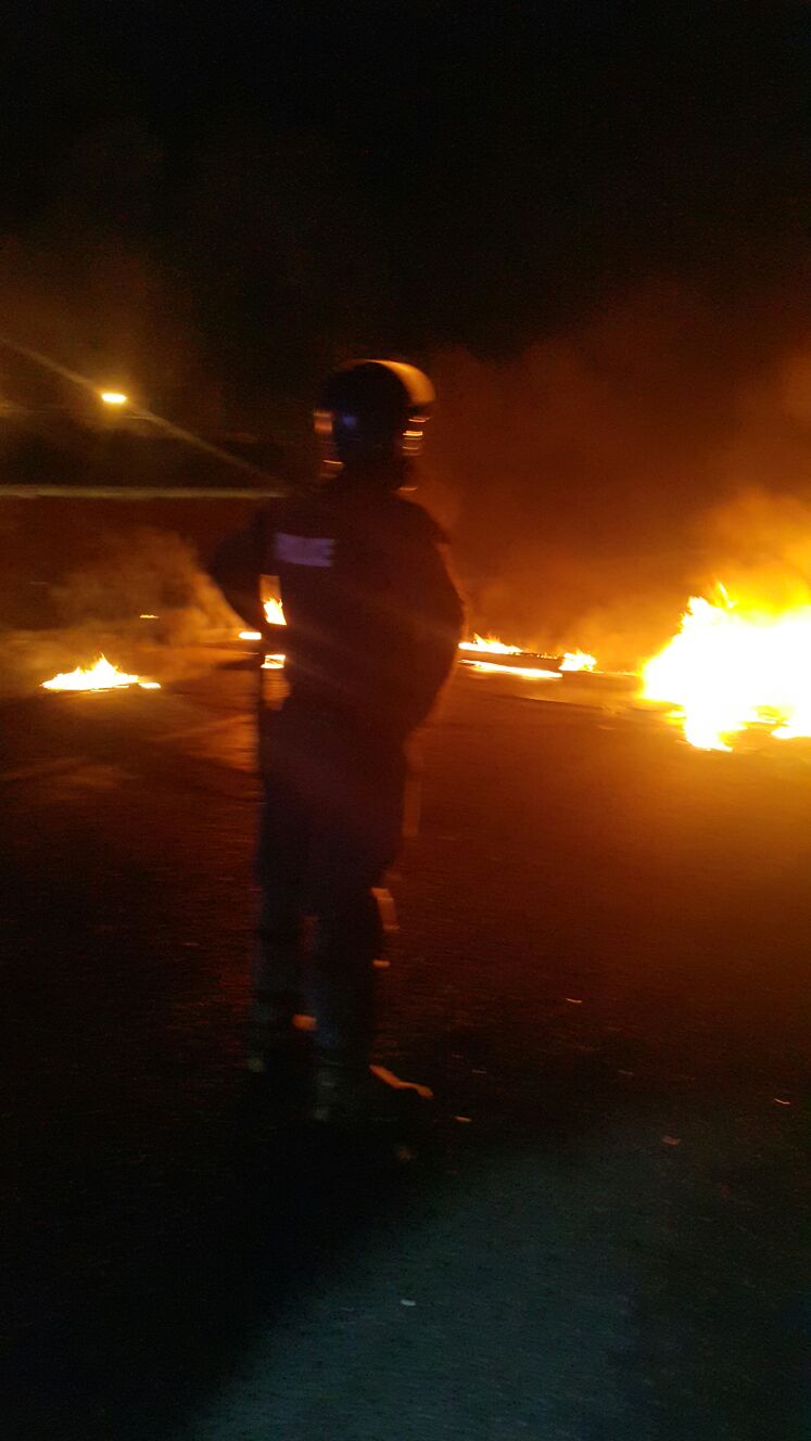 UPDATE: R618 from St Lucia blocked by protesters | Zululand Observer