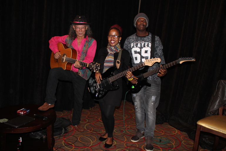 Larry Amos draws the crowds | Zululand Observer