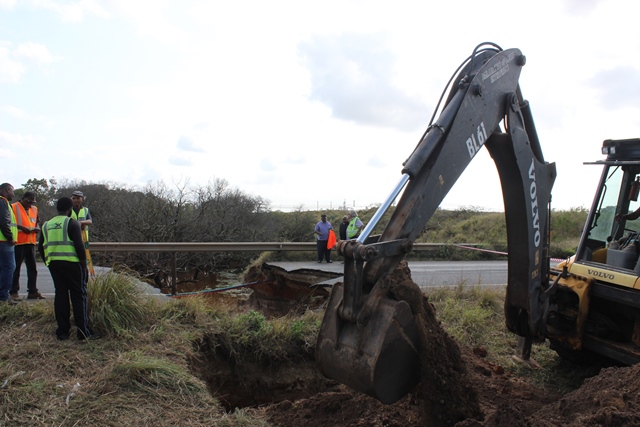 UPDATE: Work begins on John Ross sinkhole | Zululand Observer