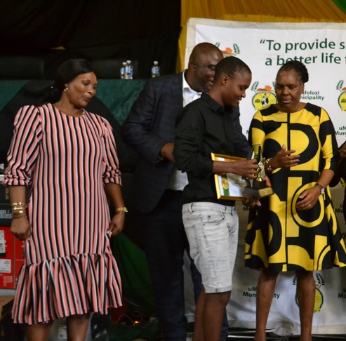 Umfolozi's top matrics honoured | Zululand Observer