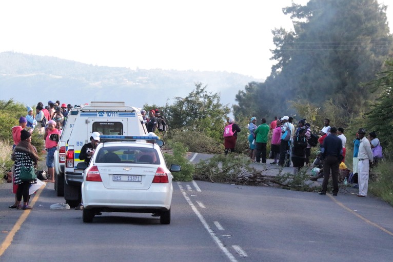 eShowe protesters block the R66 road | Zululand Observer