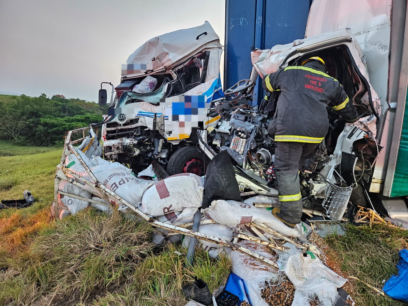 LISTEN: Fatal accident leads to looting, road closure on N2 | Zululand Observer