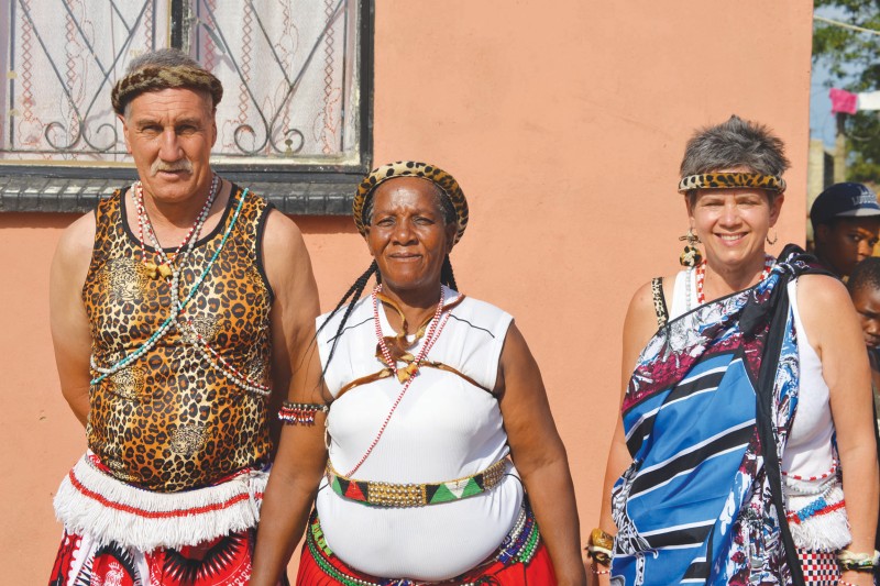 Sidonse amehlo abaningi isangoma somlungu | Eyethu News