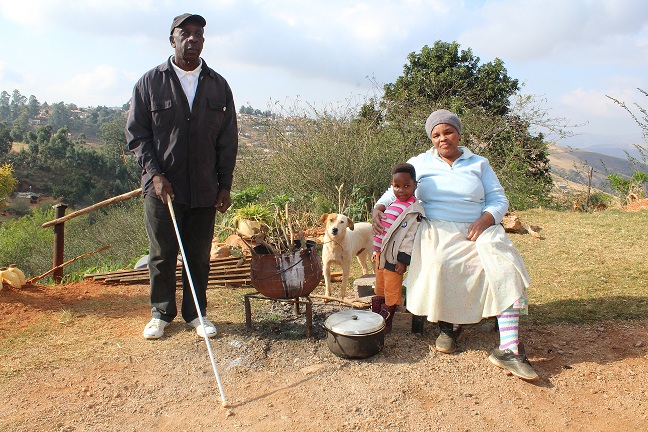 Ubhekene nosizi umndeni osekuyisonto lesibili ungenawo ugesi | Eyethu News