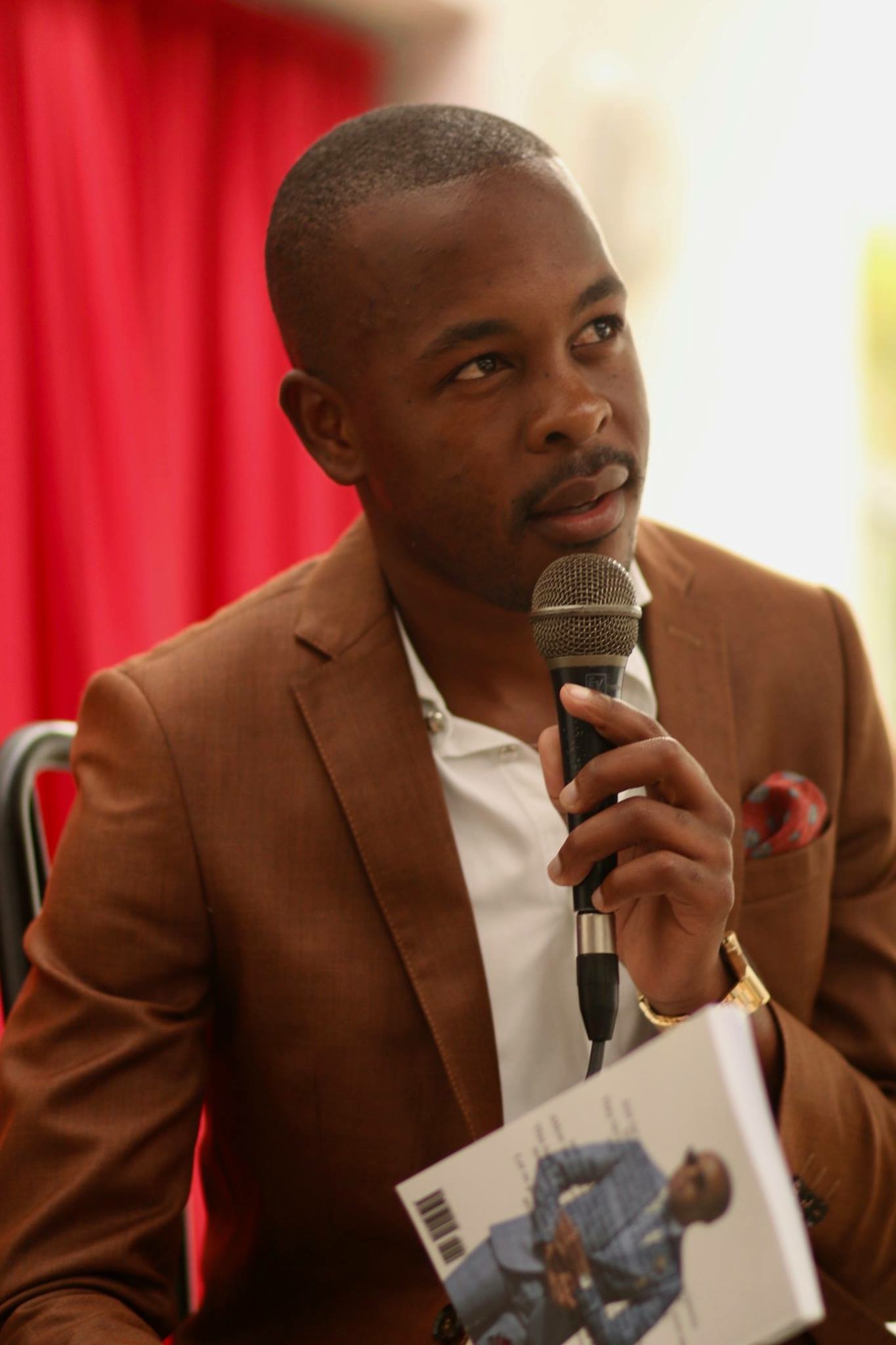 Incwadi ekhuthaza uthando lokubhala kwabamnyama | Eyethu News