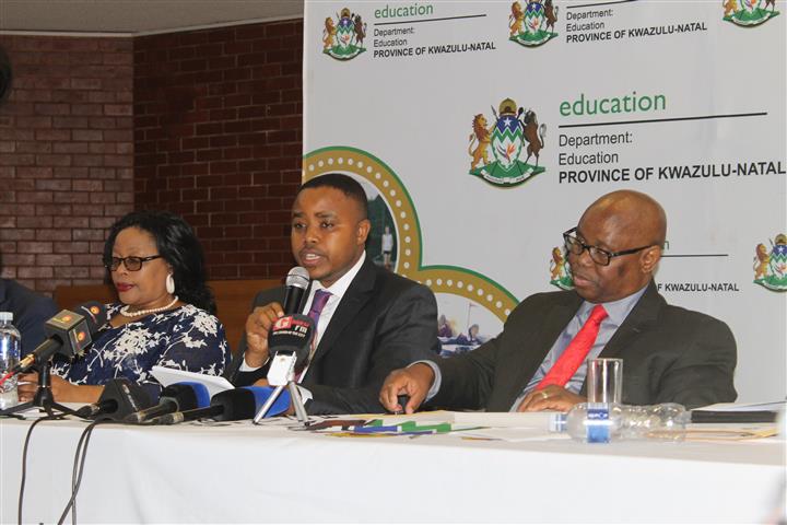 KUKHUZWE UMKHUBA WEZIDAKAMIZWA EZIKOLENI | Eyethu News