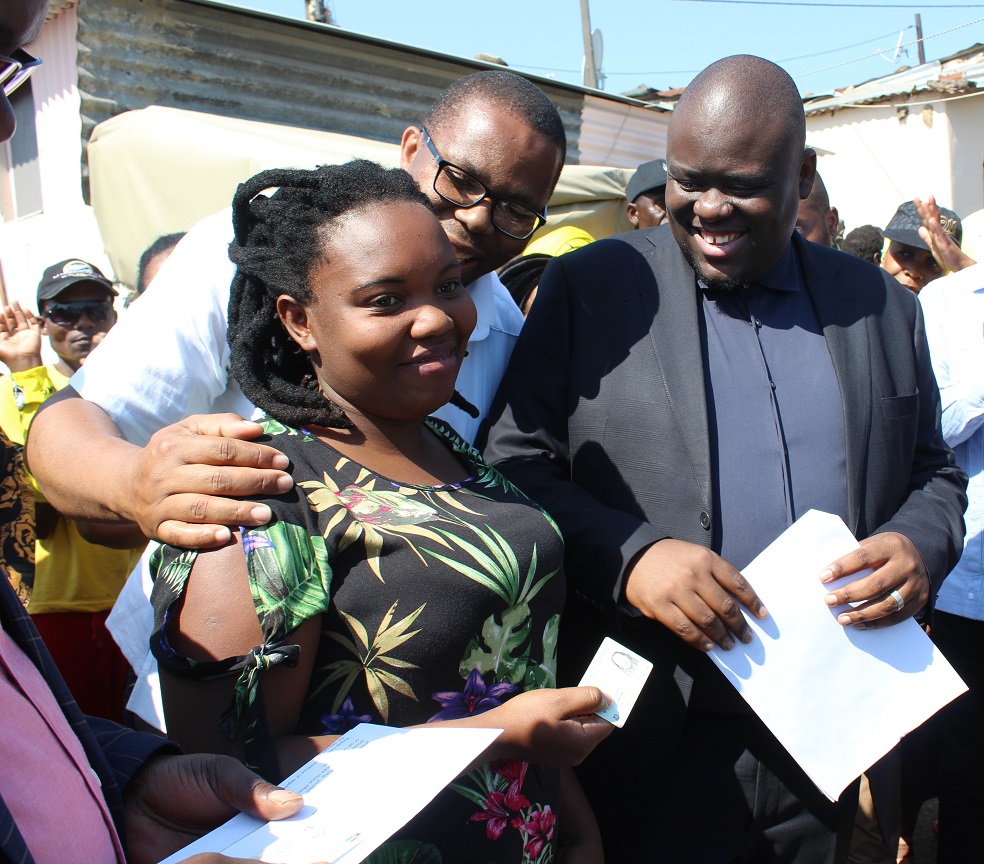 Bethulwe umthwalo ngomazisi KwaShembe | Eyethu News