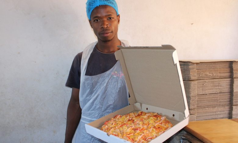 U-The Pizza Guy usefuna ukuhweba enxanxatheleni yezitolo zaseMlazi ...