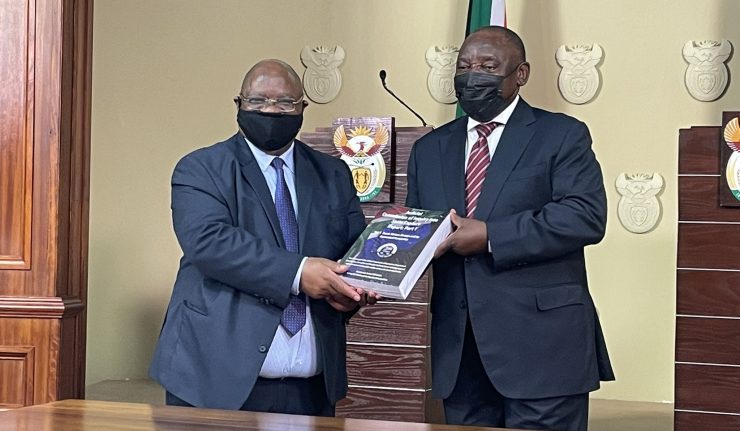 URamaphosa wamukela umbiko weKhomishini kaZondo | Eyethu News