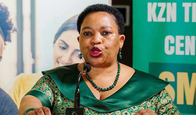 URamaphosa ugxeka ukwesatshiswa kukaDube-Ncube | Eyethu News