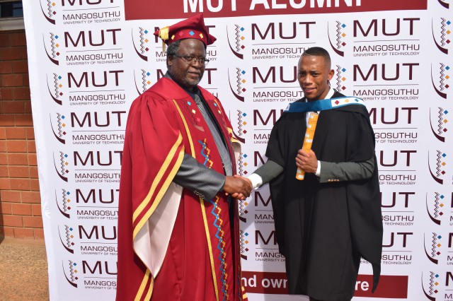 Othweswe iziqu uyomela elakuleli kowamankomane | Eyethu News