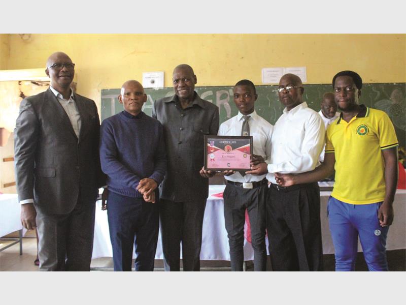 Mkhize congratulates top achievers | Eyethu News