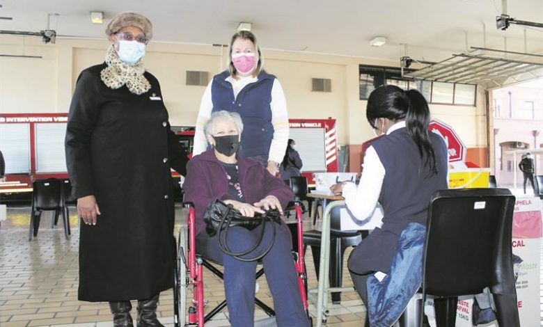Elderly locals get a hand | Midrand Reporter