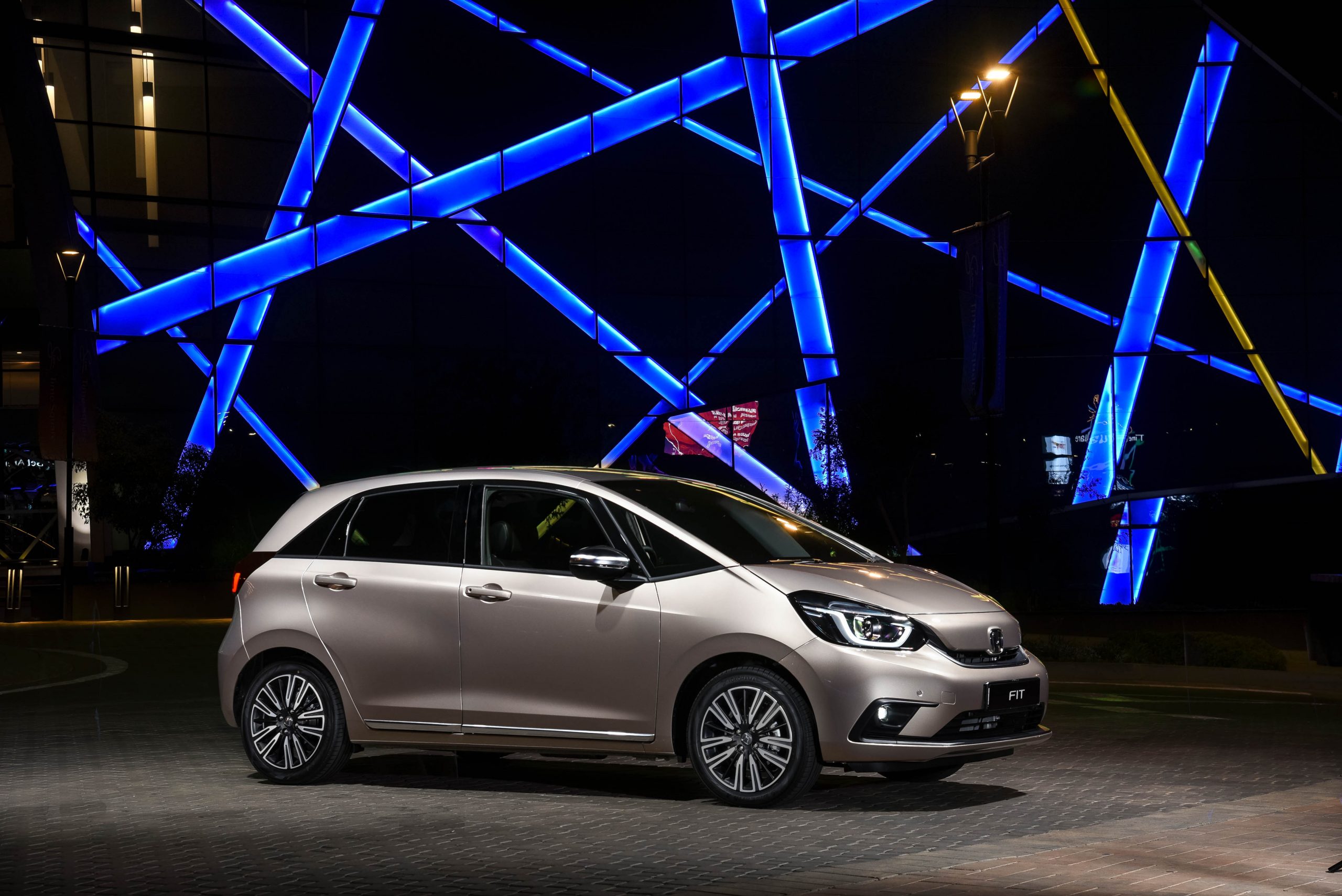 Honda introduces its new Fit, the little big vehicle with purpose and ...