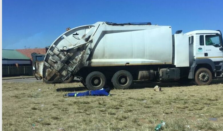 Pikitup frantically erect temporary depot to appease workers to return ...