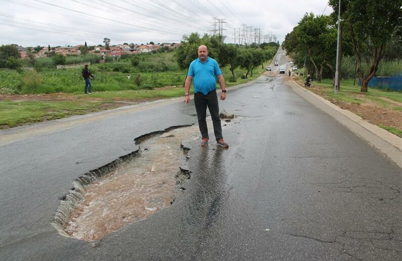Mastiff Road in Midrand Industrial Park erodes after the JRA's storm ...