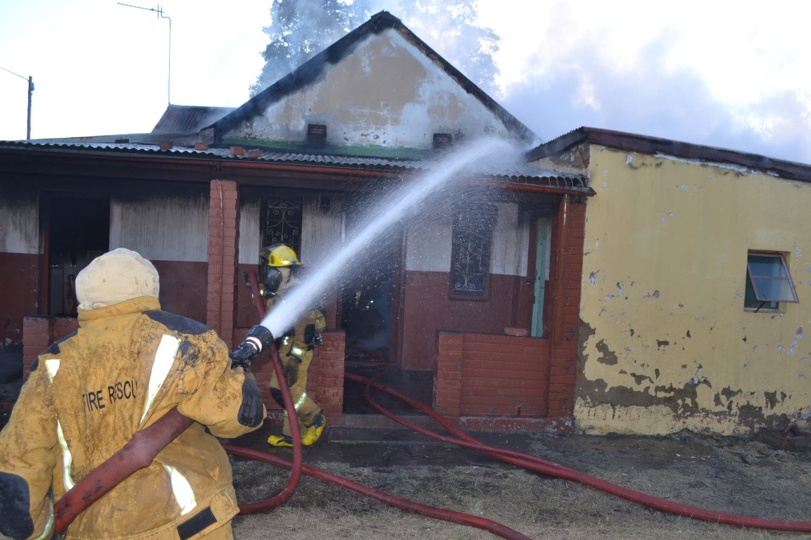 Firefighters battle Commet Street blaze | Northern Natal News
