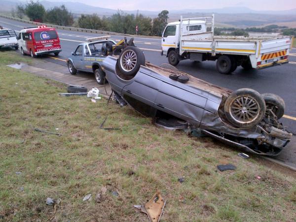 Vehicle overturns in Majuba Pass crash | Northern Natal News