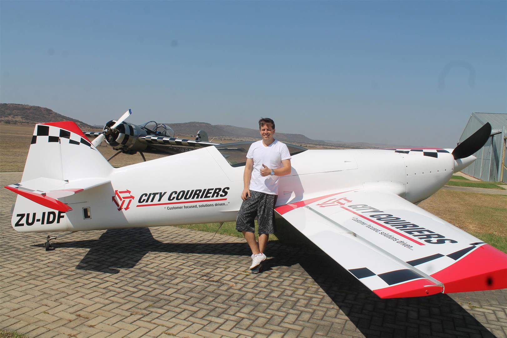 World champion pilot in action over Ladysmith | Northern Natal News