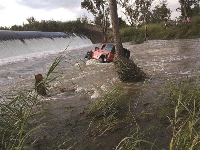 Vehicle washed away in Amcor Dam floods | Northern Natal News