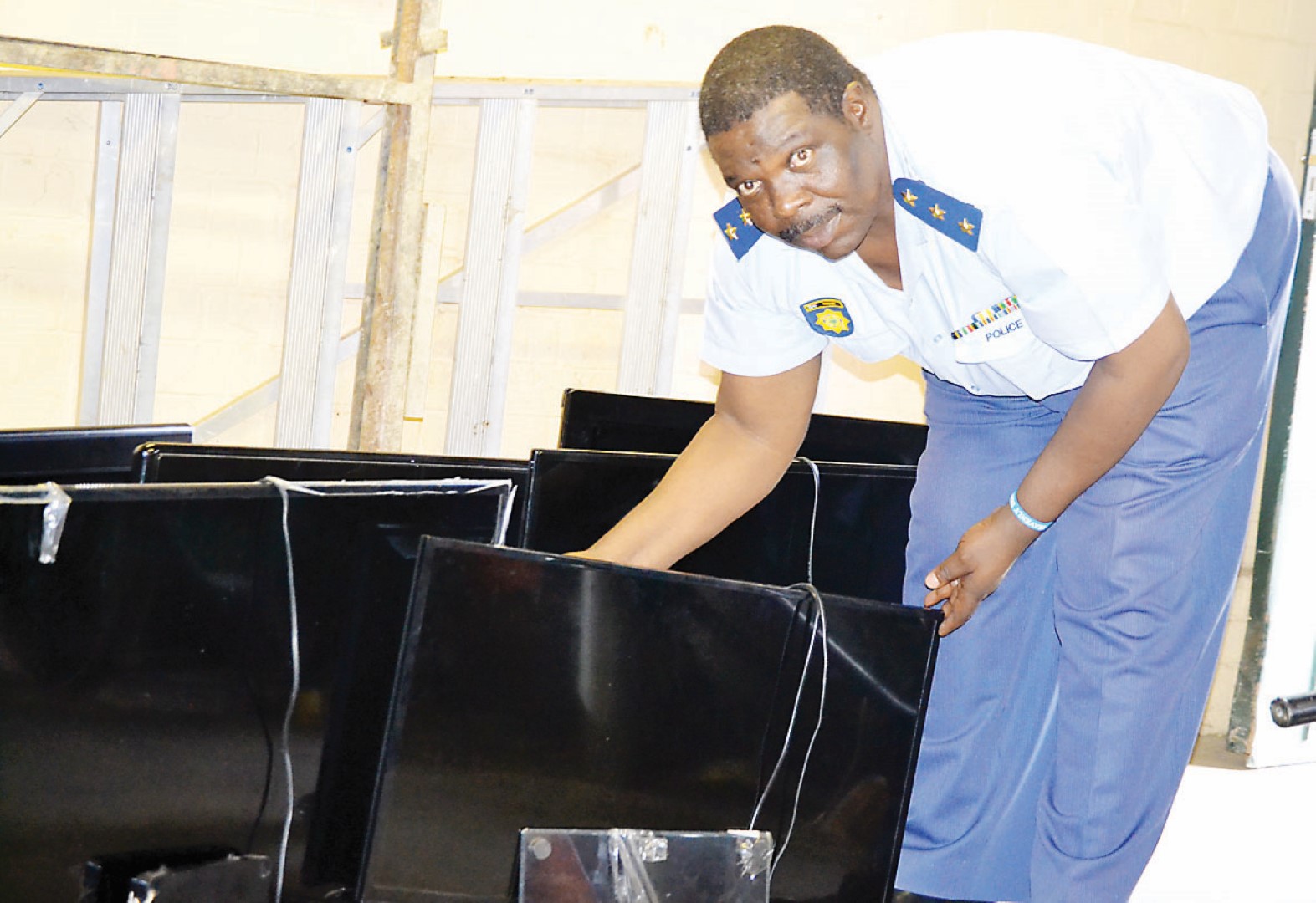Dundee SAPS recover ten flat screen televisions | Northern Natal News
