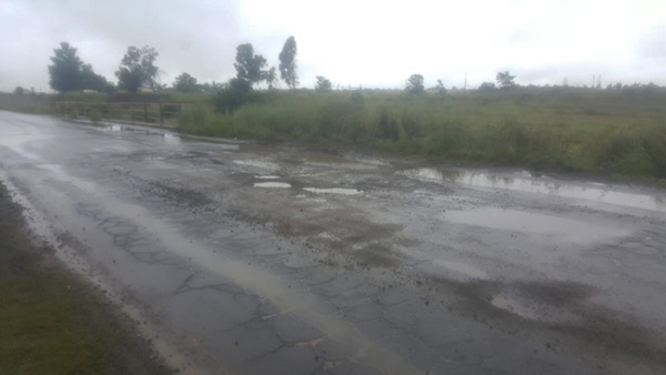 TRAFFIC ALERT (VIDEO): Heavy rain creates massive potholes on the ...