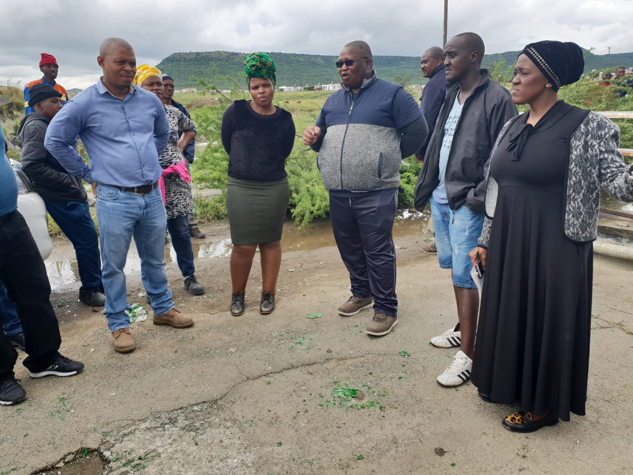 Mayor meets with angry community members who want their problems solved ...