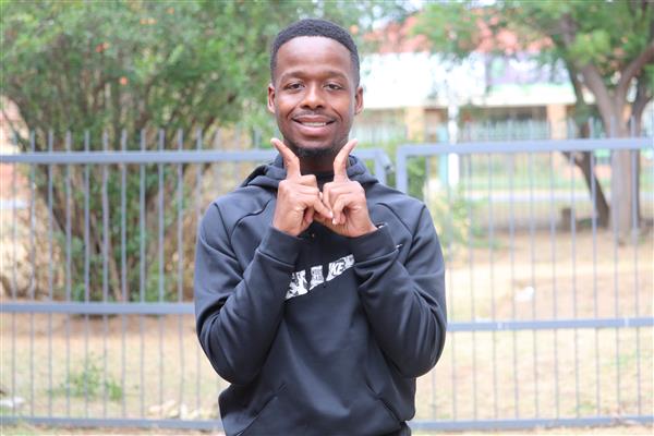 Comedian leaves town's residents in stitches | Northern Natal News