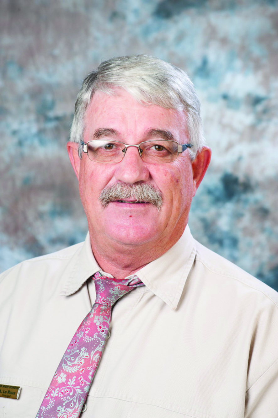 VRYHEID: Vryheid High School bids farewell to one of its greats, Mr Le ...