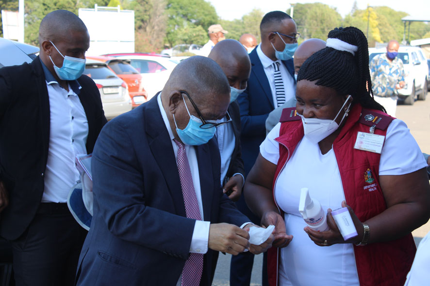 VRYHEID KZN: Minister Blade Nzimande visits Vryheid vaccine centre ...