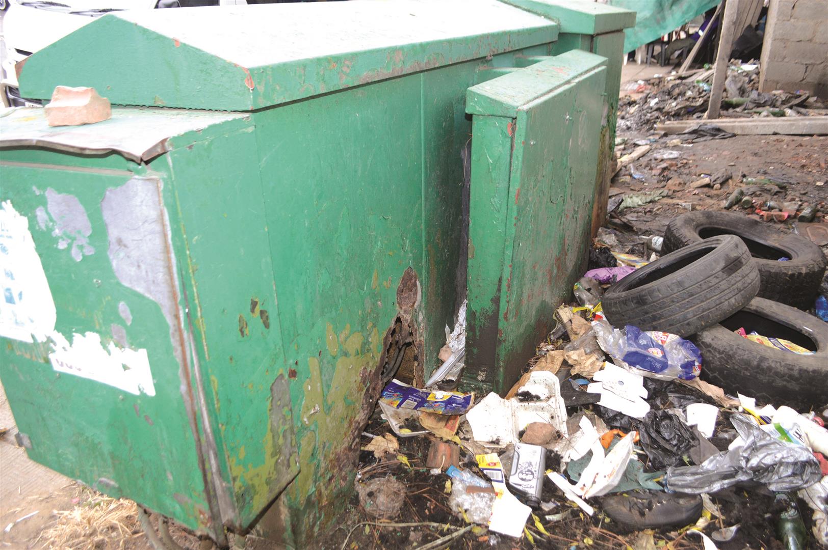 DUNDEE KZN: Electrical boxes are now public urinals | Northern Natal News