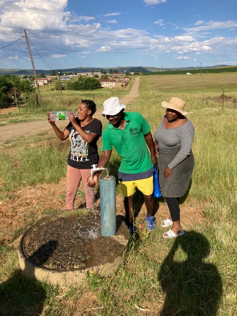 Bergville farmers help Acton Homes community with water