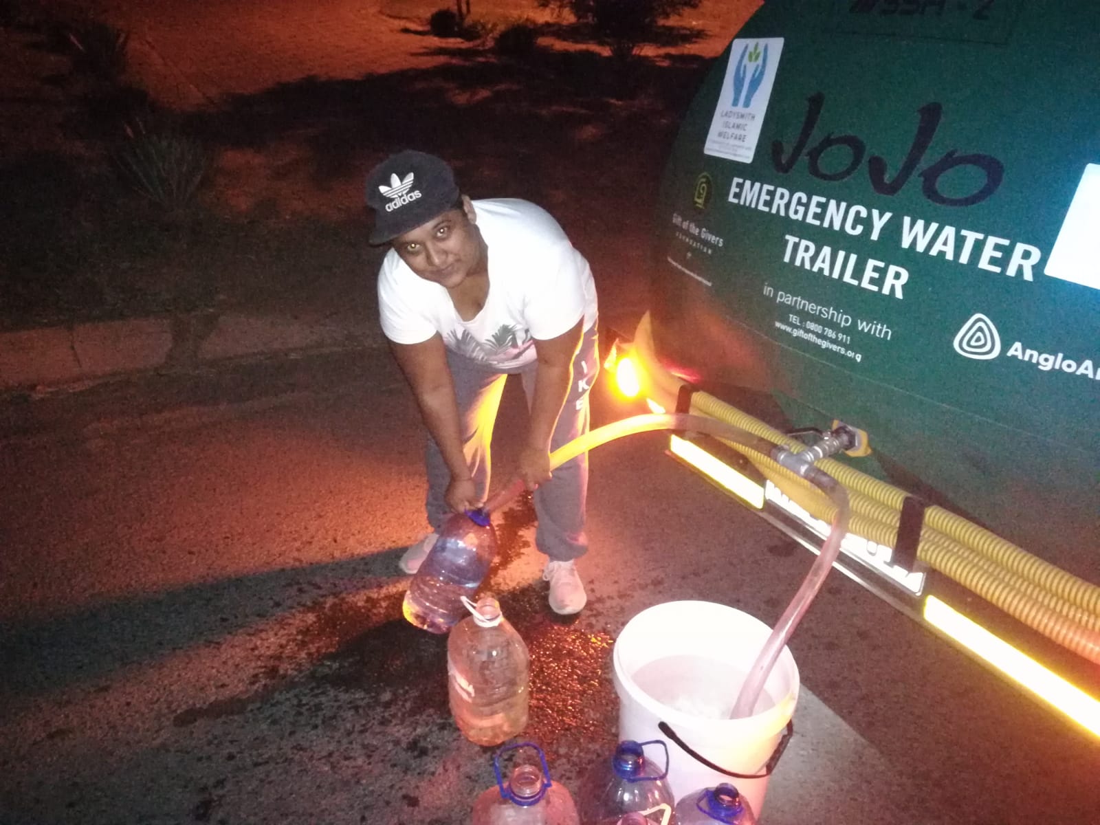 Handing out water to those in need | Northern Natal News