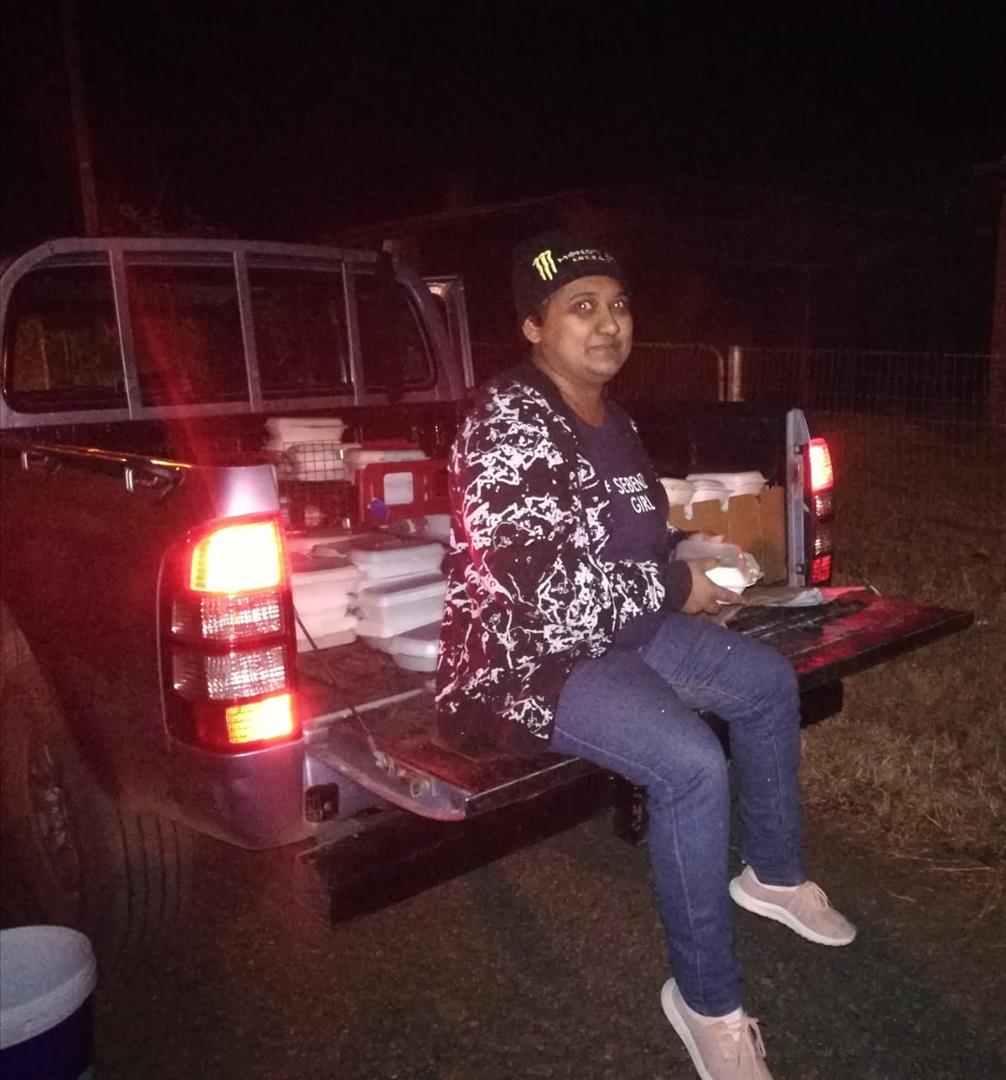 Handing out hot meals during power outage | Northern Natal News