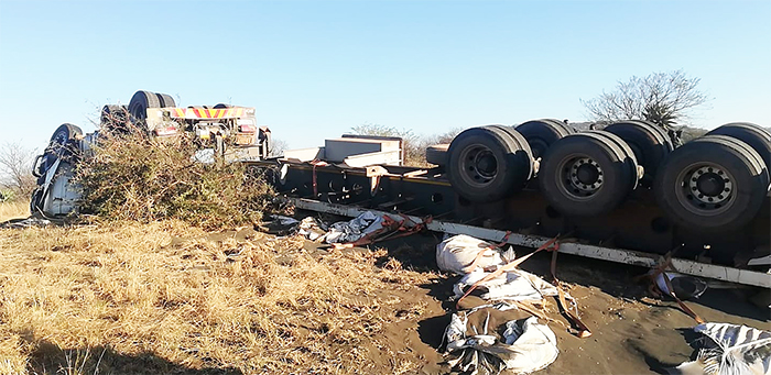 One hurt after truck crash on the N3 | Northern Natal News