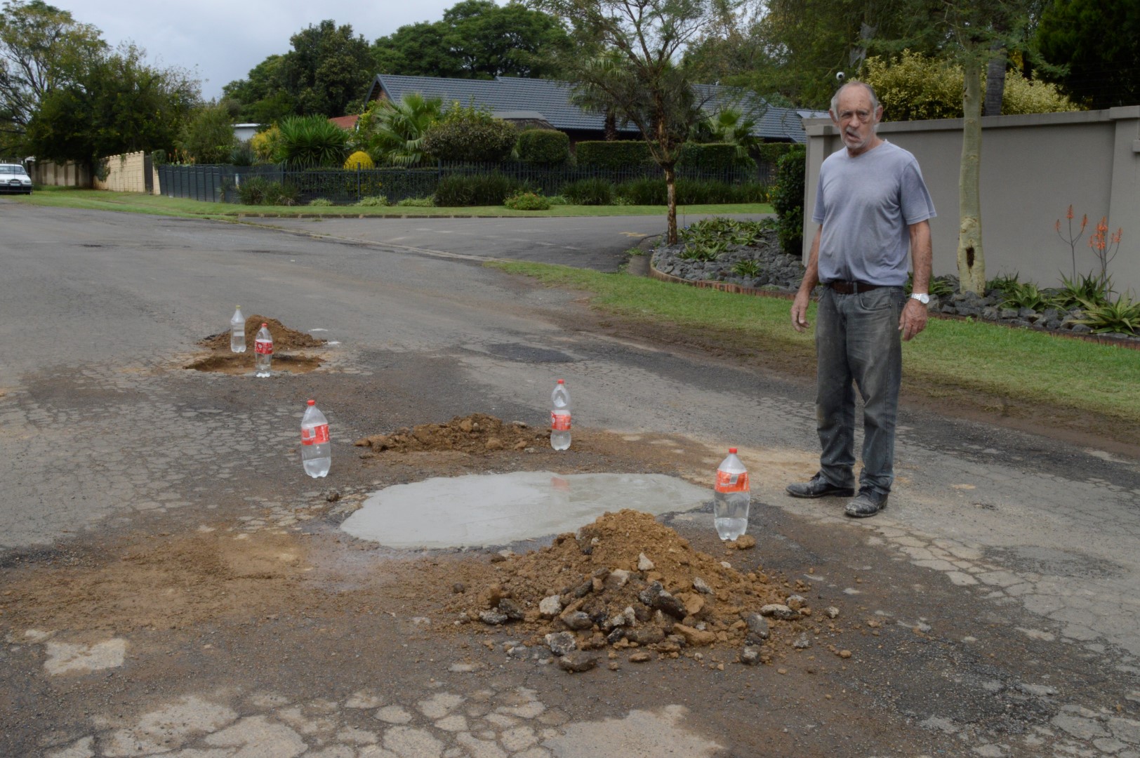 Endumeni residents take to fixing potholes themselves | Northern Natal News