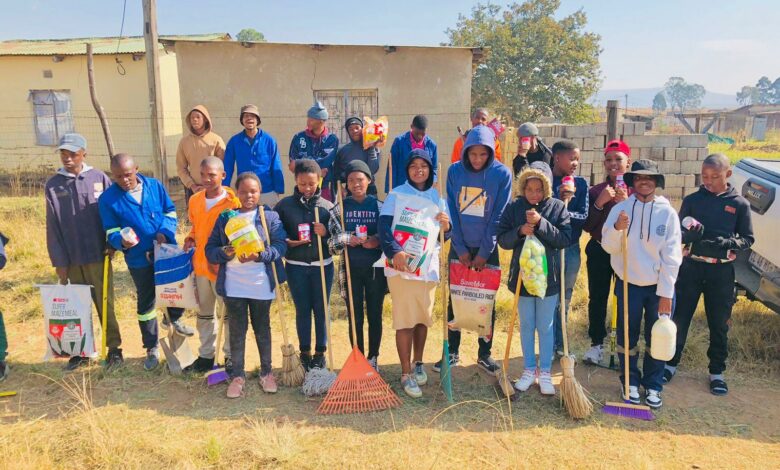 Church leads Mandela Day clean-up at taxi rank | Northern Natal News