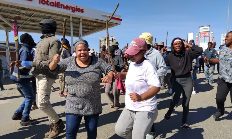 Mondlo residents warn AbaQulusi over poor service delivery | Northern ...