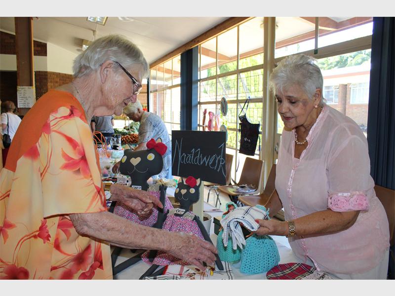 Nog 'n suksesvolle basaar by Martha Hofmeyer | Review