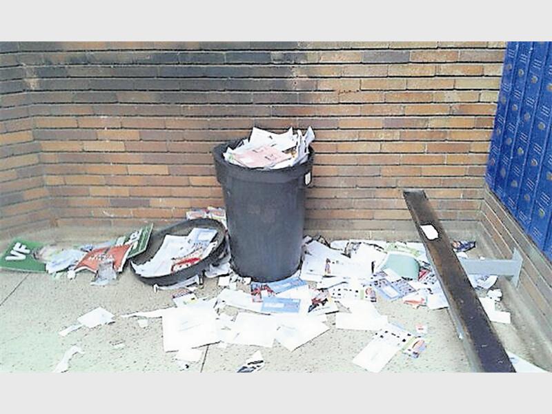 Raadop leser vra mense om hulp met sy pos | Review