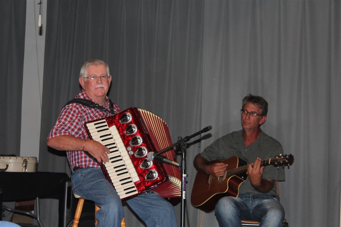 Martha Hofmeyer: mandjiedans saam met Bosvellers | Review