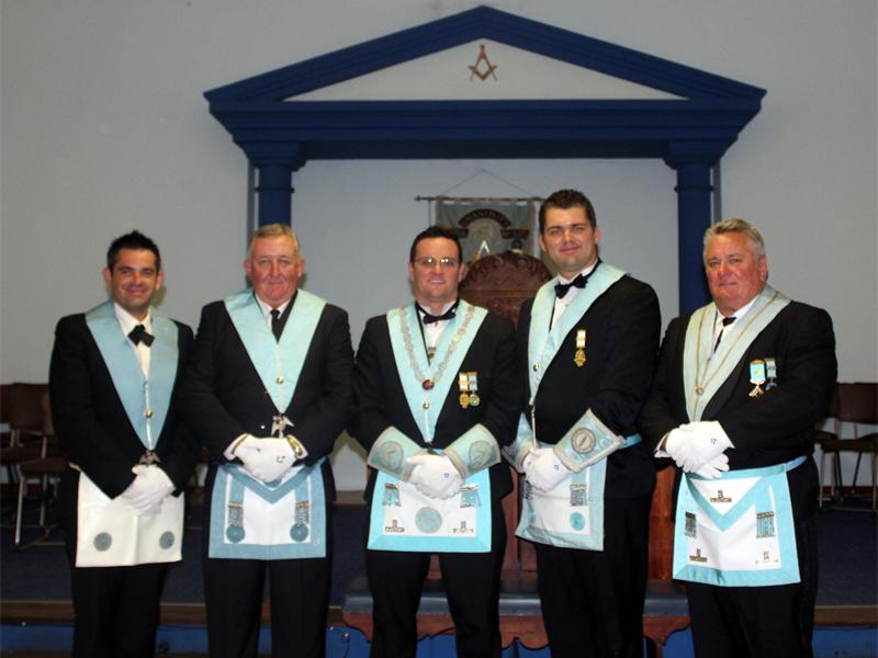 Lewenslange bande word hiér gesmee | Review