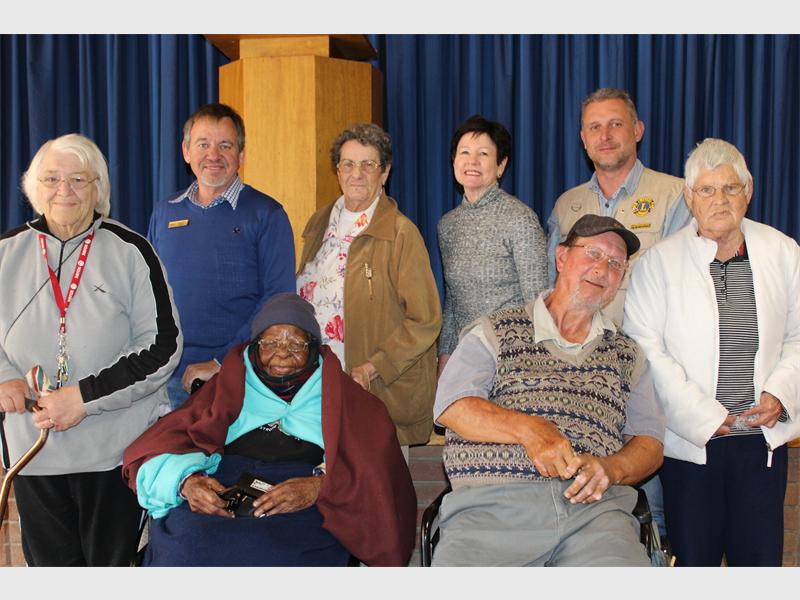 Lions en SAFV help bejaardes om weer te sien | Review