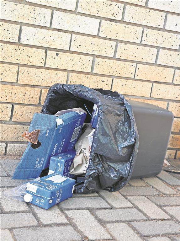 MOKOPANE: Wanneer word my vullis verwyder? | Review