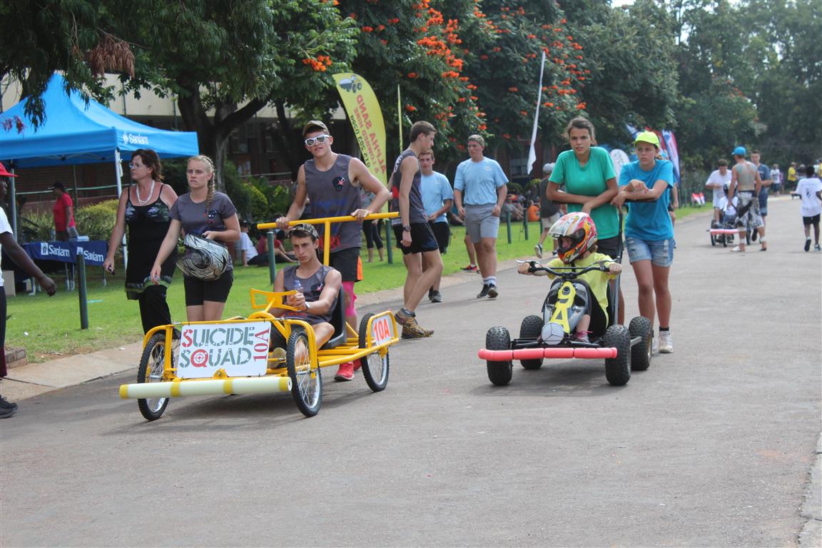 [VIDEO] Tommies hardloop draaie in kaskarre | Review