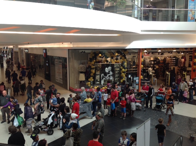 [IN PICTURES] Gruesome Gru and Mel at the Mall | Review