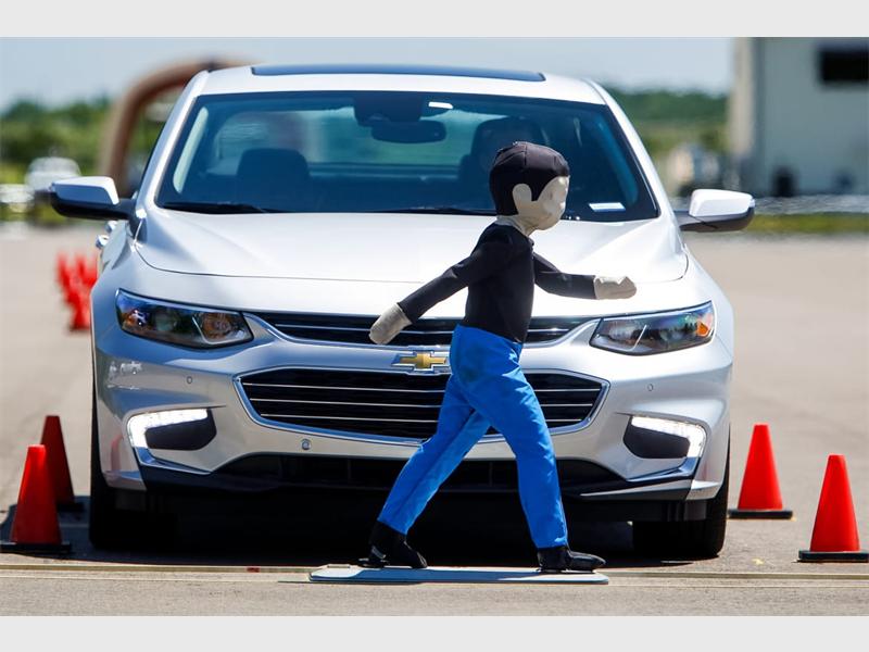 Making an emergency stop to avoid an accident is this easy | Review